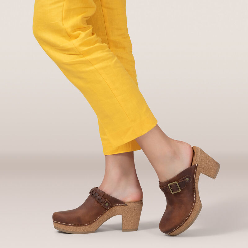 Corey Heeled Clog in Brown – Tenni Moc's Shoe Store
